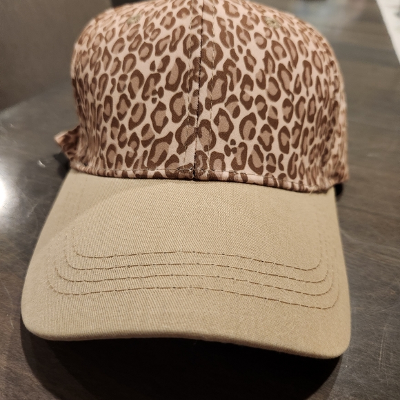 Francesca's Collections | Accessories | Nwt Francescas Leopard Print ...